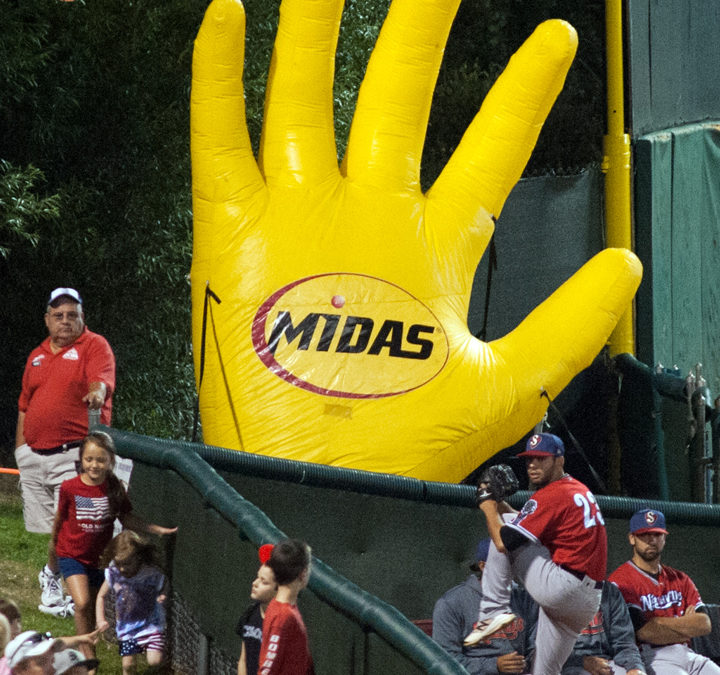 Big Hand. Big. Giant. Hand.